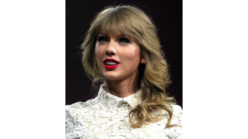 5 Tips To Master Taylor Swift's Red Lip Look | Steal The Style