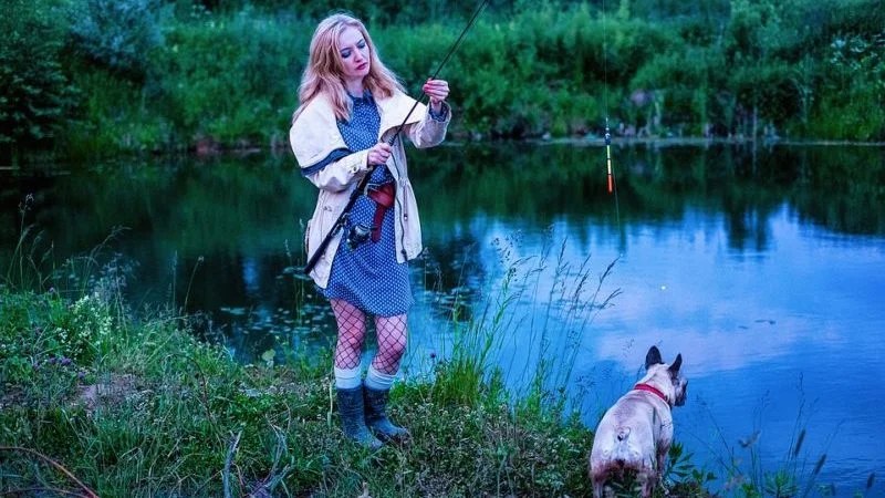 What to Wear Fishing: Cute Women’s Fishing Outfits | Steal The Style